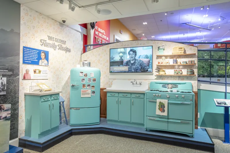 Bush's Visitor Center | Pigeon Forge Attractions | PigeonForge.com