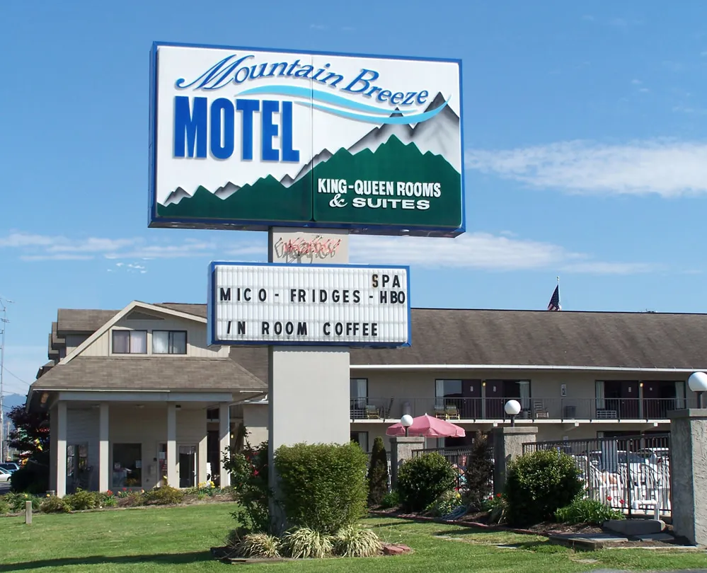 Mountain Breeze Motel in Pigeon Forge, TN - PigeonForge.com